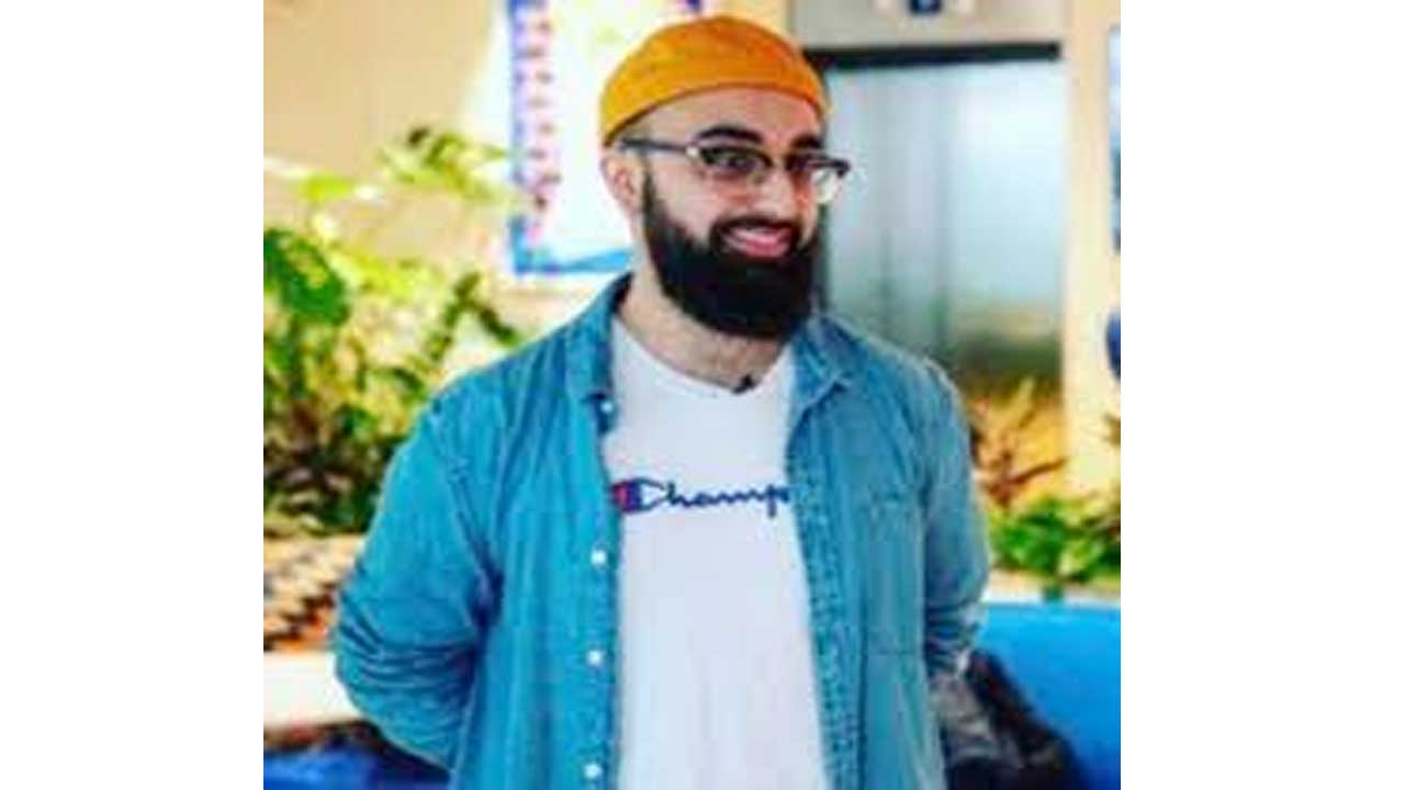 యూకే కుర్రాడి పెళ్లి గోల! ఏకంగా 5000 మంది క్యూకట్టారట.. మామూలోడు కాదుగా ...