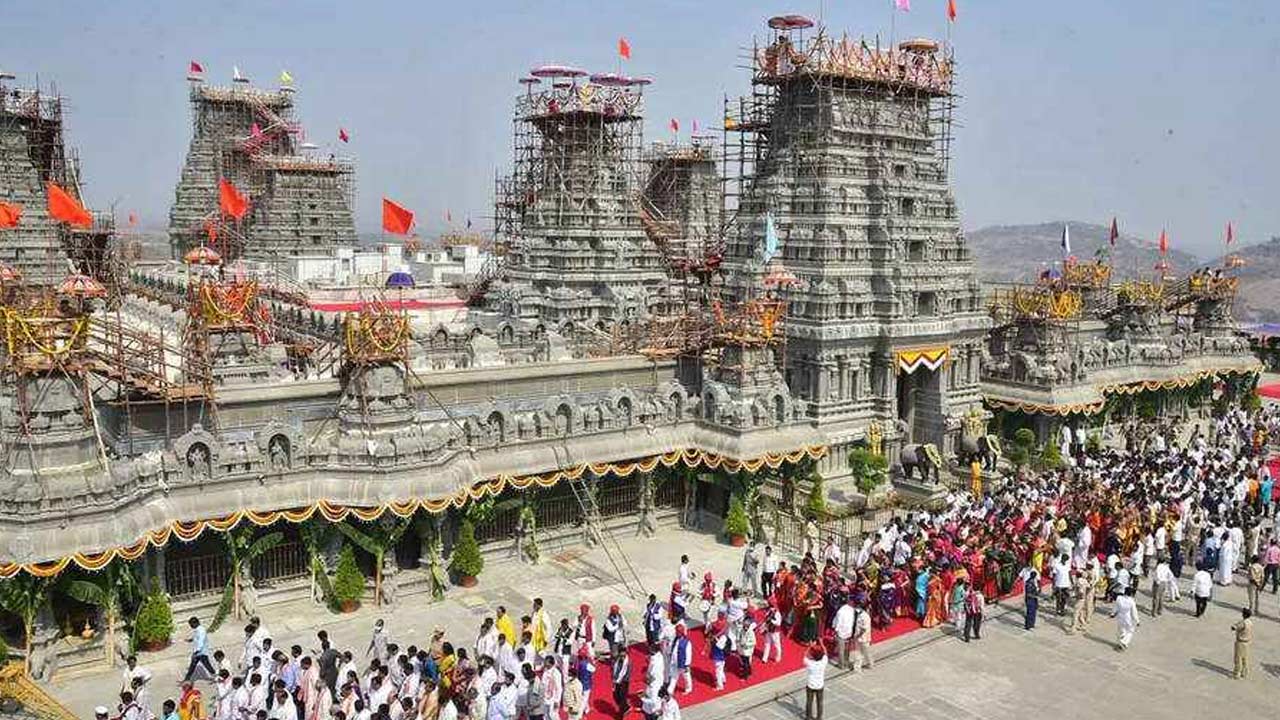 Yadagiri Gutta: లక్ష్మీనరసింహస్వామి ఆలయం దర్శన, పూజా కైంకర్యాల వేళల్లో ...