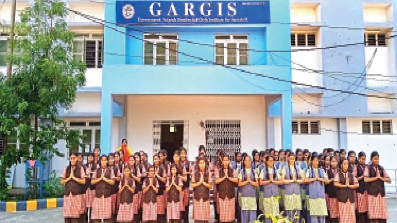 Unique School: ఈ బాలిక సంస్కృత పాఠశాల వెరీ వెరీ స్పెషల్.. ఇంటి పేర్లు ఉండవు.. సంస్కృతం, ఇంగ్లీష్ ...