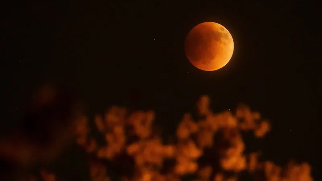 Chandra Grahan: రేపు చంద్రగ్రహణం.. మీ రాశిచక్రాన్ని ఎలా ప్రభావితం ...