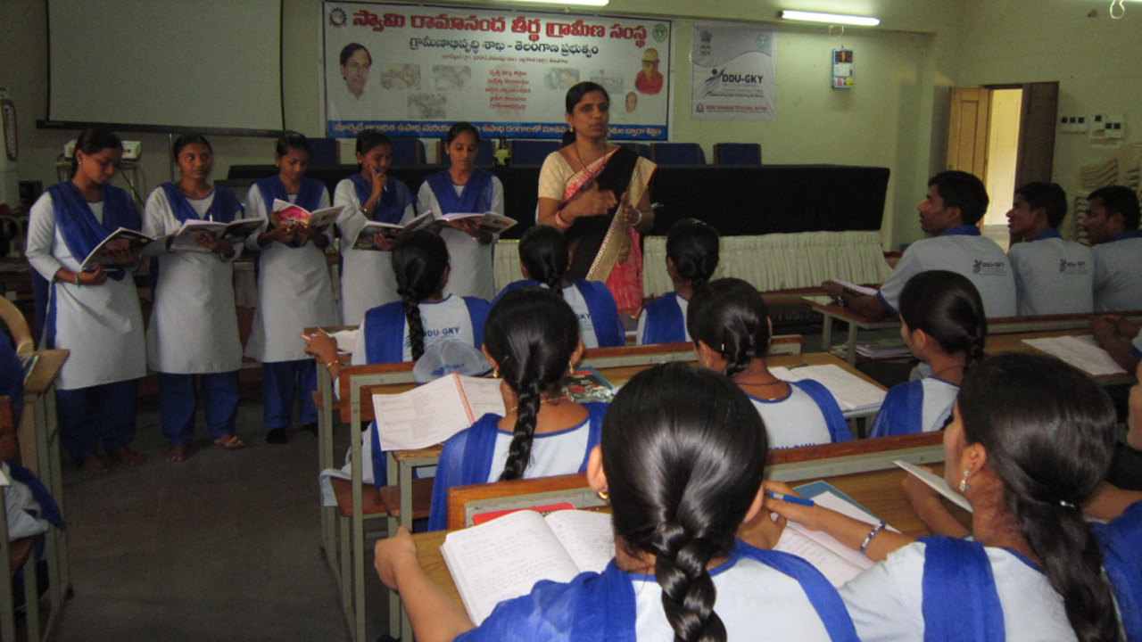 Job Training: నిరుద్యోగులకు మంచి అవకాశం.. ఉచిత శిక్షణతో పాటు భోజనం ...