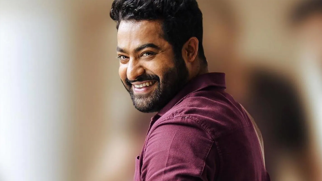 NTR: స్టన్నింగ్ లుక్‌లో తళుక్కుమన్న తారక్‌.. జూనియర్‌ నయా లుక్‌కు ఫిదా ...