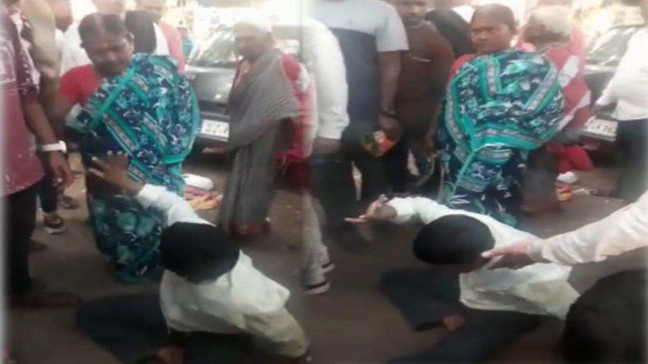 Viral Video: మీ ఫోన్‌ నెంబర్‌ ఇస్తావా..? అంటూ నడిరోడ్డుపై మహిళను ...