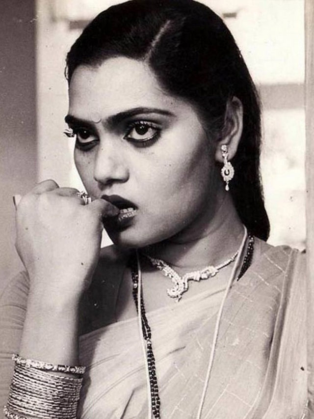 సిల్క్‌ స్మిత డెడ్‌ బాడీ పై పడి.. బోరున ఏడ్చిన స్టార్ హీరో..! ఎవరో తెలుసా..? – TV9 Telugu | Only ...